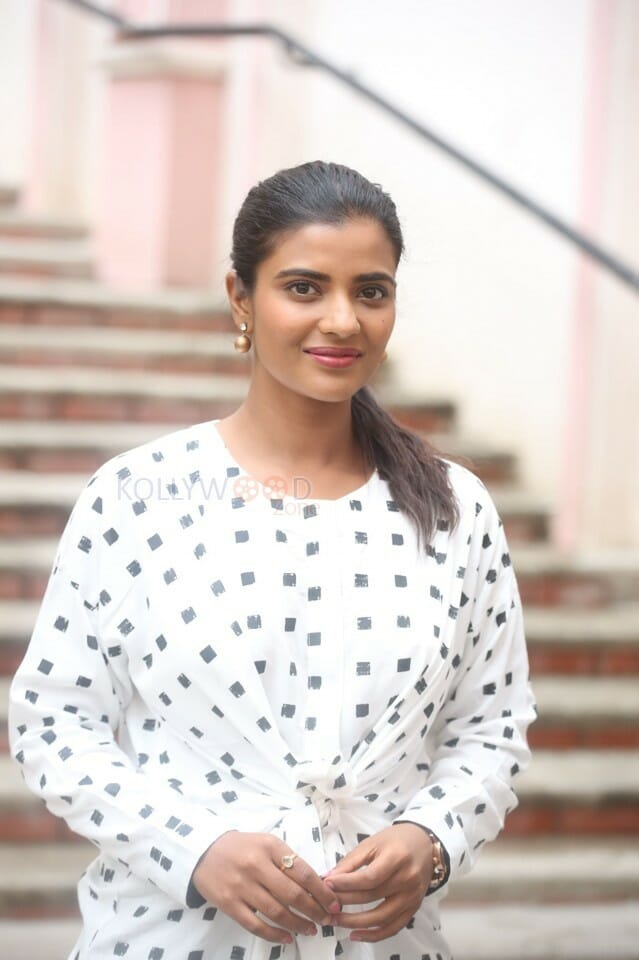 Actress Aishwarya Rajesh Interview Pictures 20 (22693) | Kollywood Zone