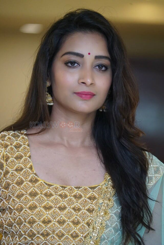 Actress Bhanu Sree Inaugurates Trendz Vivah Expo At Taj Krishna Photos ...