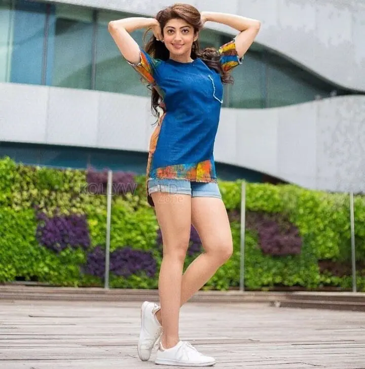 Actress Pranitha Subash Stills 04 (42243) | Kollywood Zone