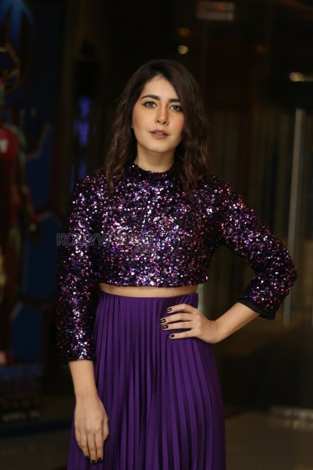 Actress Raashi Khanna At Prati Roju Pandage Trailer Launch Event ...