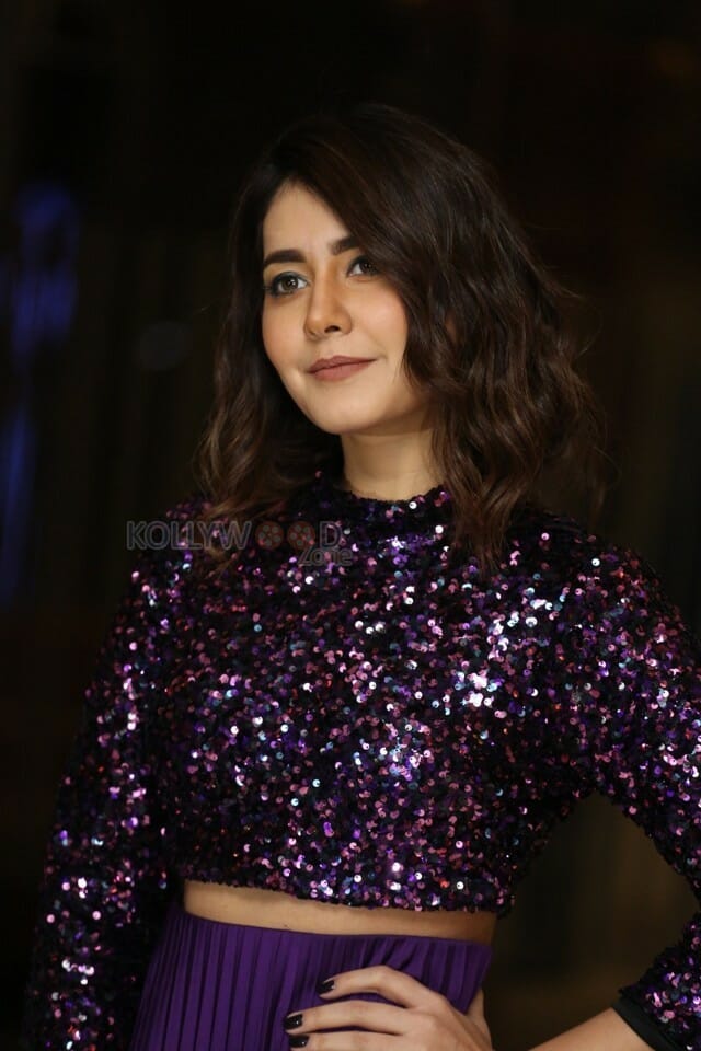 Actress Raashi Khanna At Prati Roju Pandage Trailer Launch Event ...