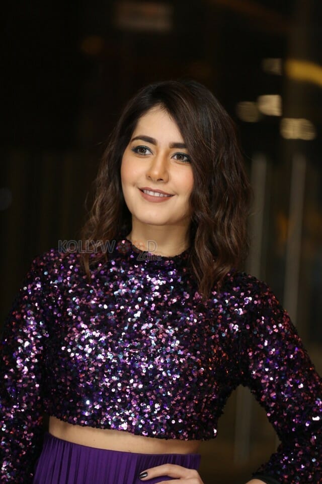 Actress Raashi Khanna At Prati Roju Pandage Trailer Launch Event ...