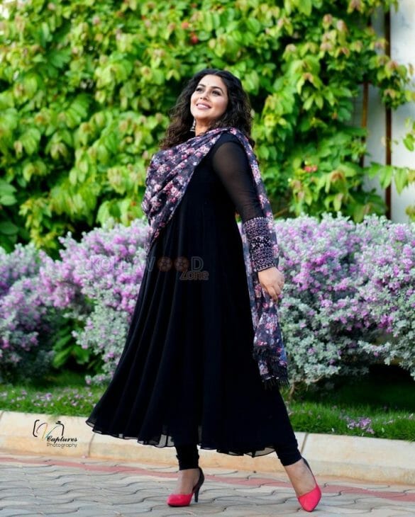 Actress Shamna Kasim In Black Salwar Photoshoot Stills 02 (240370 ...