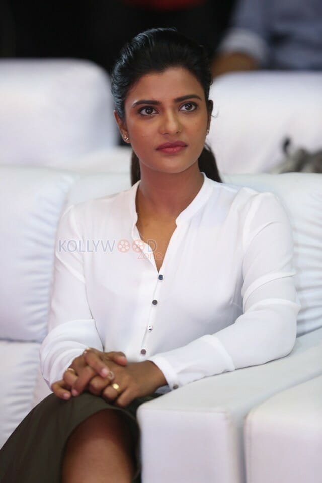 Aishwarya Rajesh At Chekka Chivantha Vaanam Pre-release Event Photos 12 ...