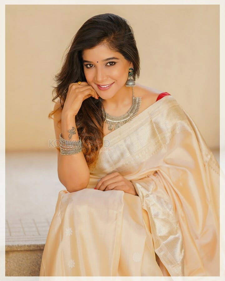 Beautiful Actress Sakshi Agarwal Latest Photoshoot Stills 01 (62107 ...