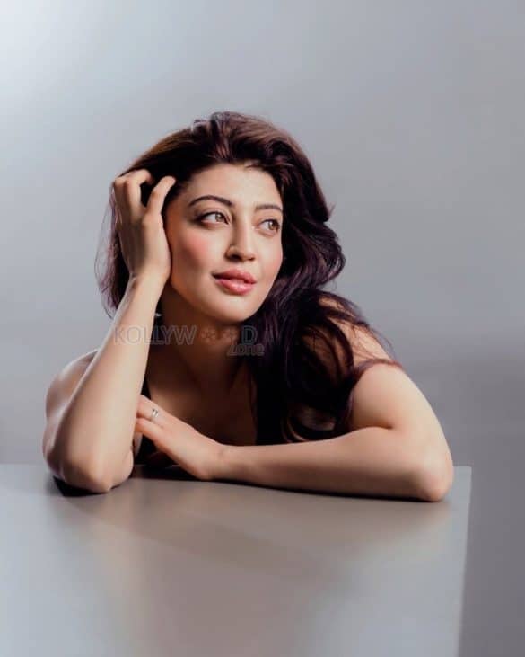 Beautiful Pranitha Subhash In A Black Crop Top And Blue Denim Jeans ...