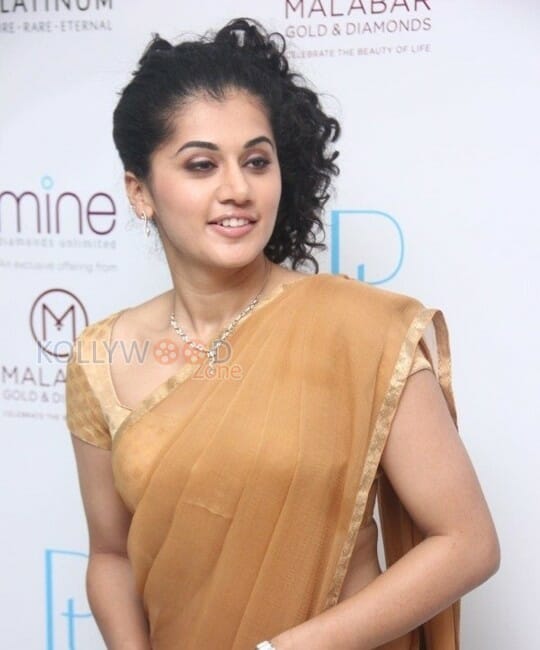 Beautiful Tapsee Pannu Stills 14 (57922) | Kollywood Zone