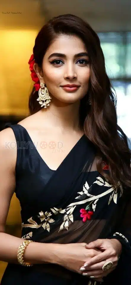 Cute And Glamorous Pooja Hegde Pictures 01 (223185) | Kollywood Zone