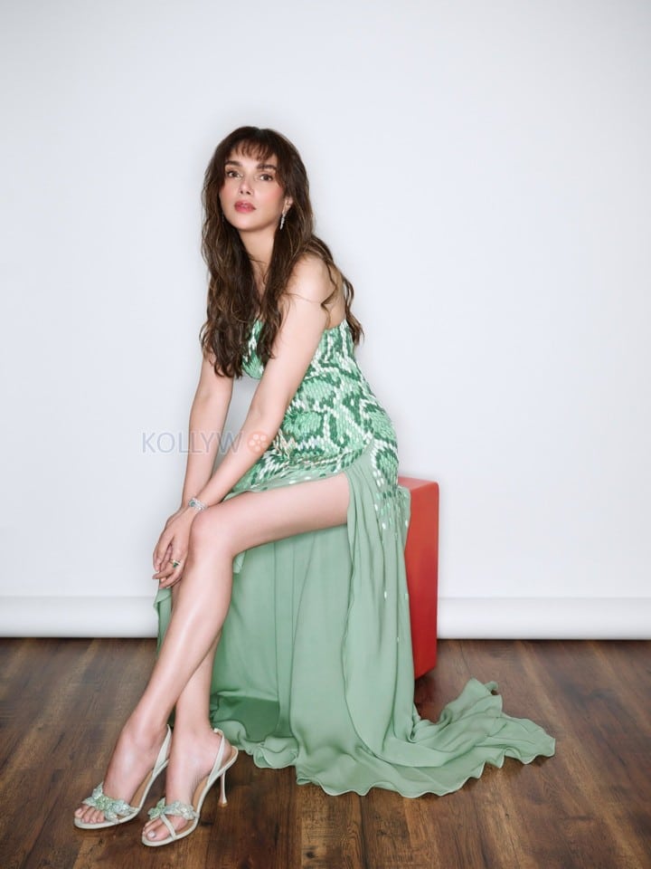 Gorgeous Aditi Rao Hydari In A Green Free Flowing Printed Mermaid Style ...