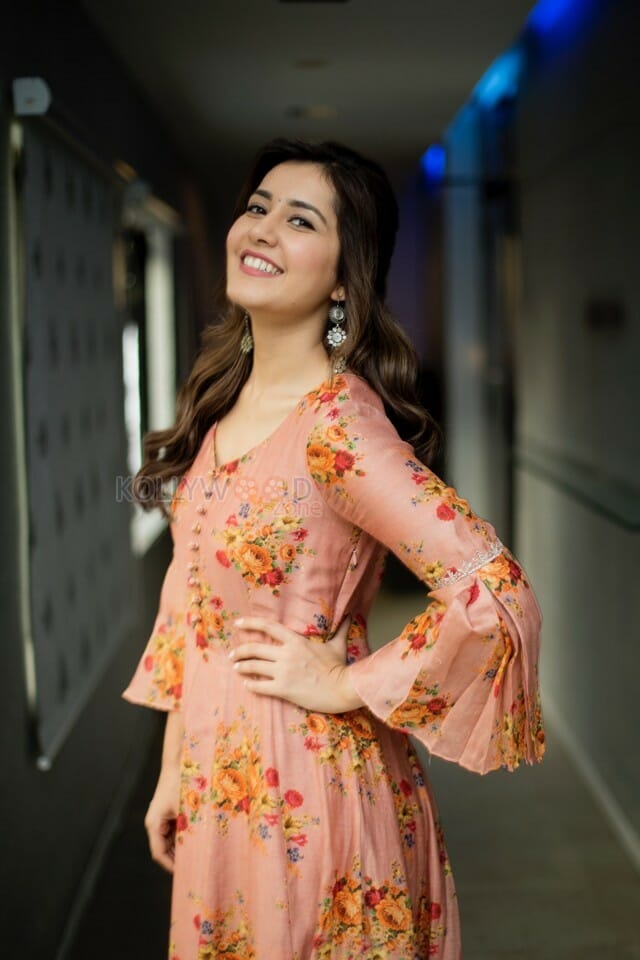 Gorgeous Raashi Khanna Photoshoot Pictures 01 (47195) | Kollywood Zone