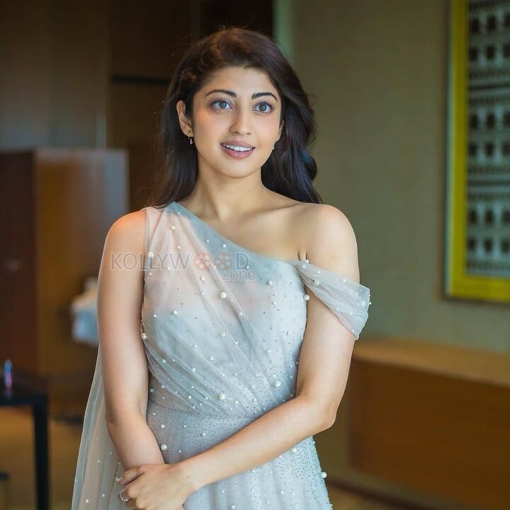 Hungama 2 Actress Pranitha Photos 02 (41453) | Kollywood Zone