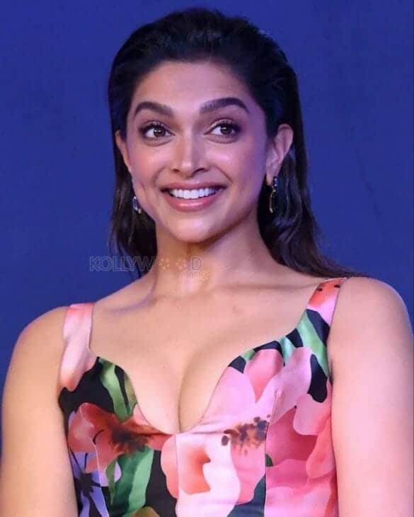Indian Beauty Deepika Padukone Hot Busty Cleavage Pictures 01 (225964) | Kollywood Zone