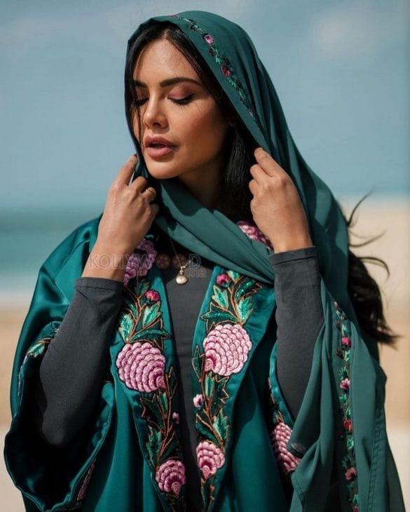 Indian Beauty Esha Gupta In A Khayal Abaya Photoshoot Pictures 01 ...