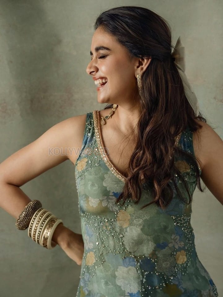 Kannivedi Heroine Keerthy Suresh In A Sleeveless Mint Green Kurta With ...