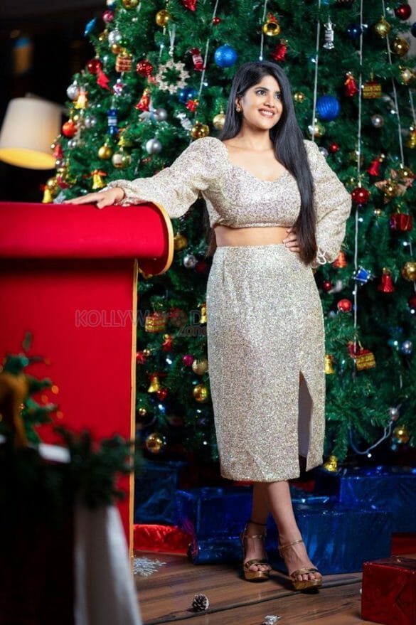 Mazhai Pidikatha Manithan Heroine Megha Akash Photoshoot Stills 06 ...