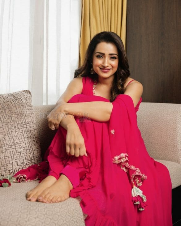 Mesmerizing Trisha Krishnan Photoshoot Stills 08 (238981) | Kollywood Zone