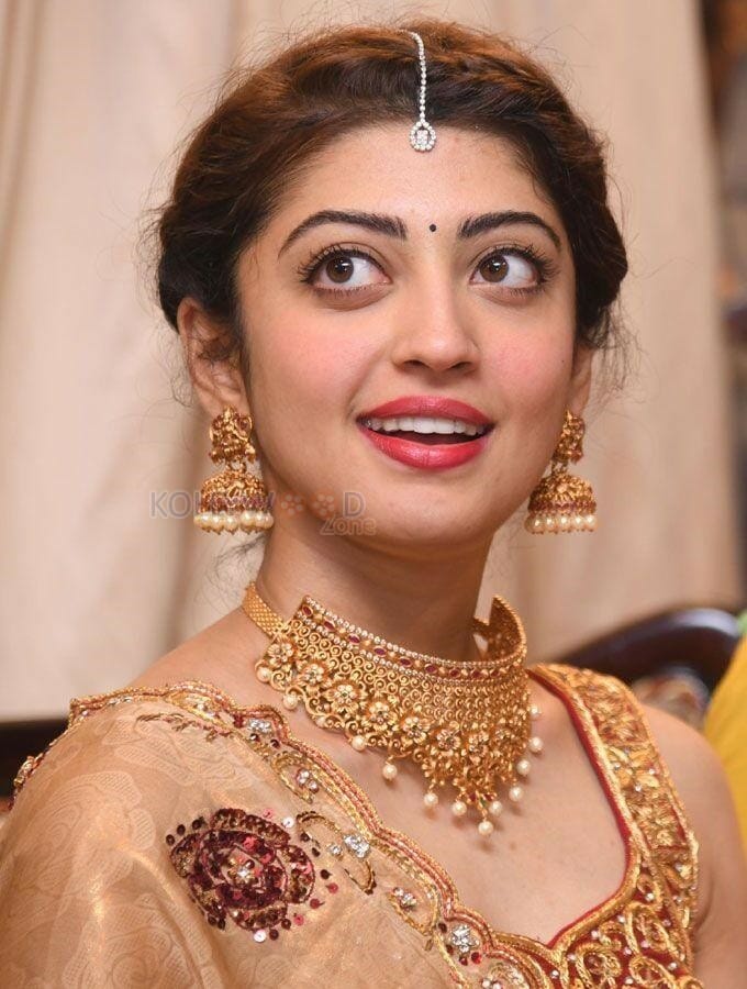 Pranitha Subhash At Face To Face Traditional Studio Launch Photos 02 ...