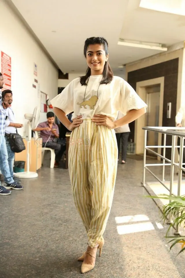 Rashmika Mandanna At Devadas Press Meet Photos 05 (45374) | Kollywood Zone