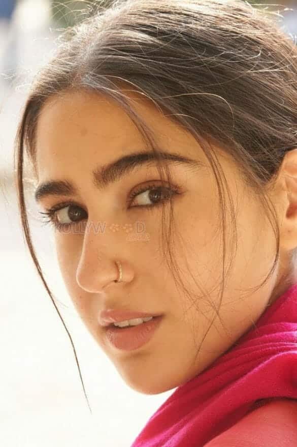 Sara Ali Khan Close Up Face Photo 01 (210700) | Kollywood Zone