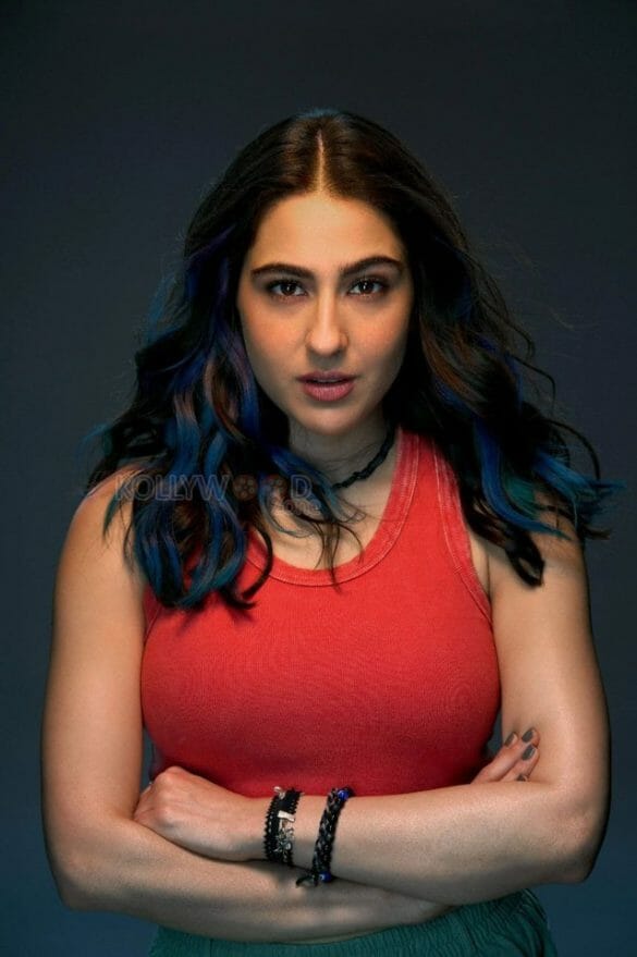 Sara Ali Khan In A Red Top Photo 01 (229849) | Kollywood Zone