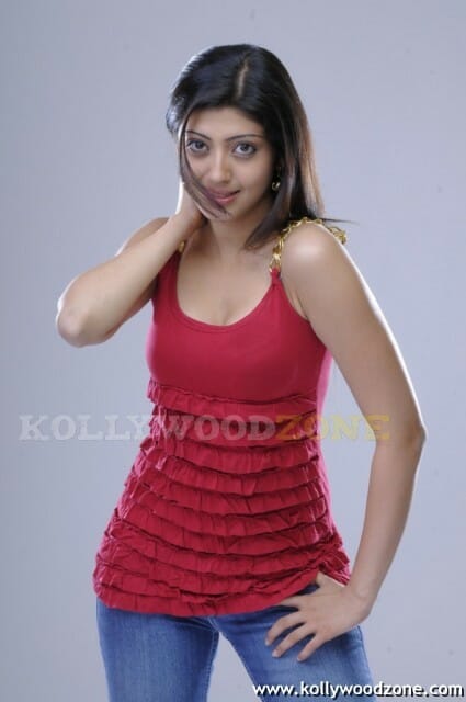 Sexy Actress Praneetha Stills 12 (41747) | Kollywood Zone