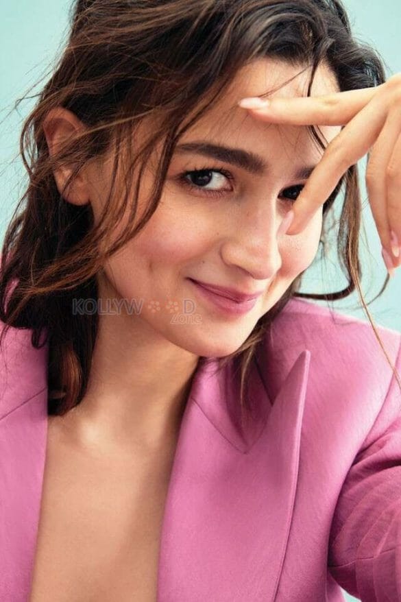 Sexy Alia Bhatt Femina Magazine Photoshoot Stills 02 (243791) | Kollywood Zone