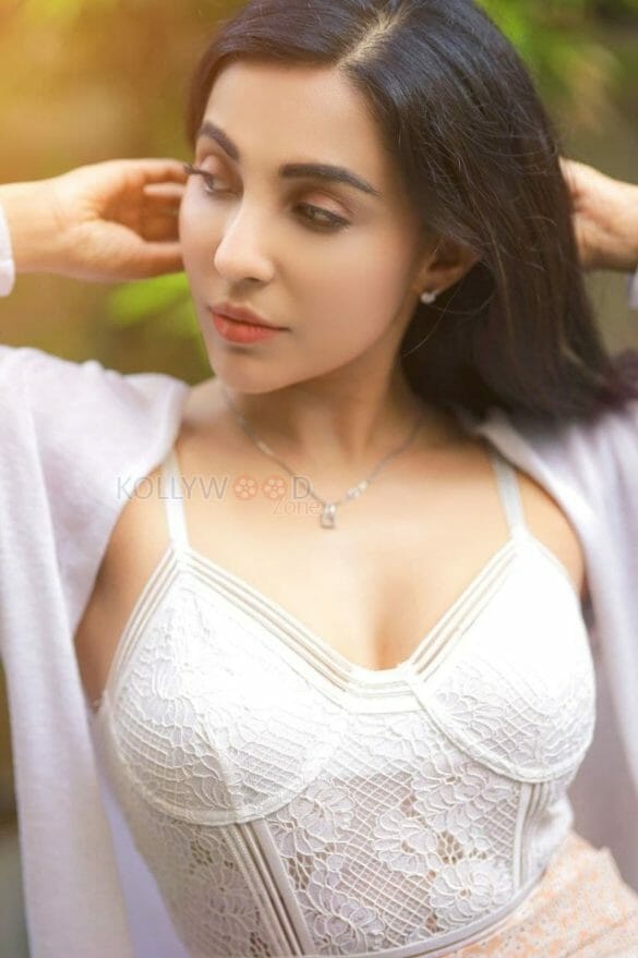 South Actress Parvati Nair Sexy Photoshoot Photos 06 (158287) | Kollywood Zone