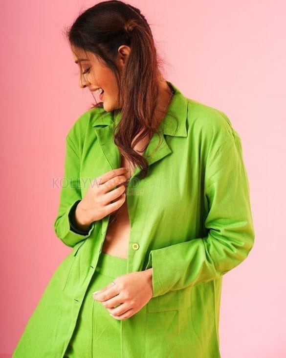 Stylish Bold Payal Rajput Braless In A Lime Green Blazer Photos 05 ...