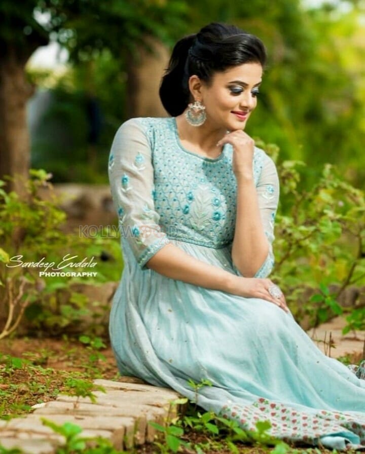 Tamil Actress Priyamani Photoshoot Pictures 03 (49395) | Kollywood Zone