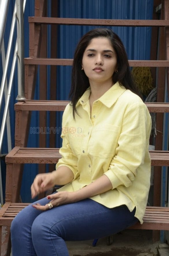 Tollywood Heroine Sunaina Interview Pictures 37 (128636) | Kollywood Zone