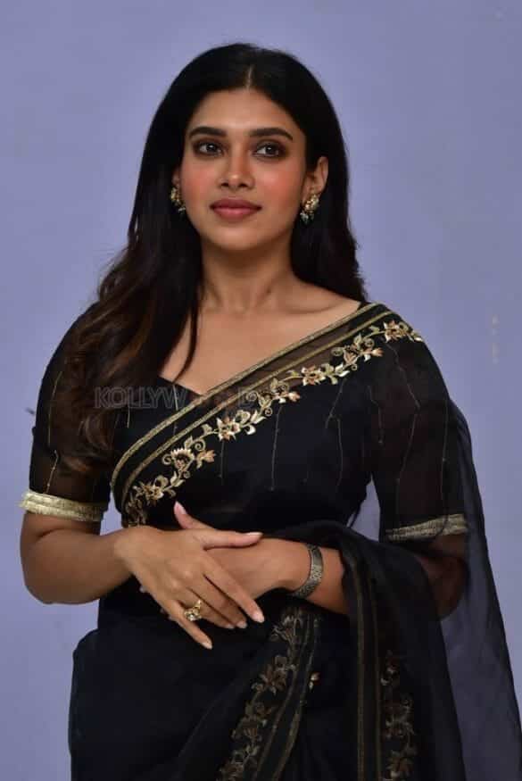 Actress Dushara Vijayan At Aneethi Trailer Launch Photos 03 (237863 ...