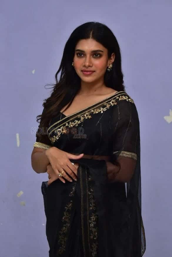 Actress Dushara Vijayan At Aneethi Trailer Launch Photos 14 (237861 ...