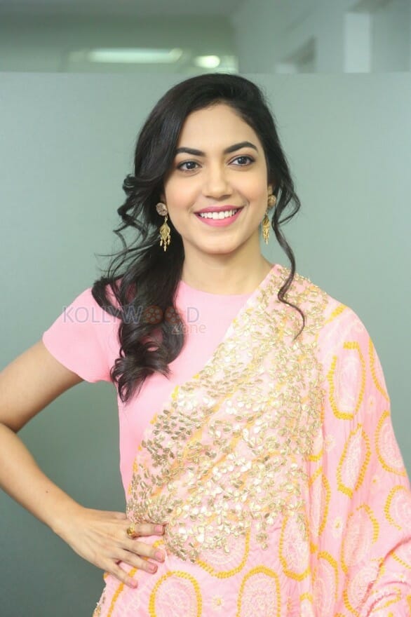 Actress Ritu Varma Interview Photos 49 (67487) | Kollywood Zone