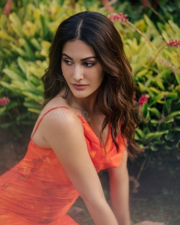 Beautiful Amyra Dastur In A Red Bodycon Dress Pictures 01 (303834 ...