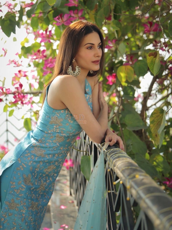 Influencer Life Actress Amyra Dastur In A Light Blue Sleeveless Sharara ...