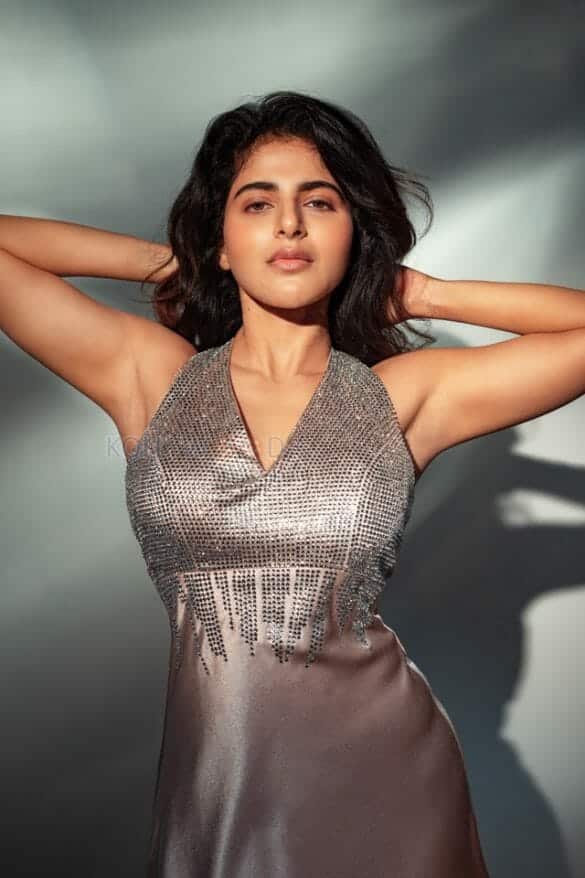 Monsoon Mangoes Actress Iswarya Menon Photoshoot Stills 08 (229171) | Kollywood Zone