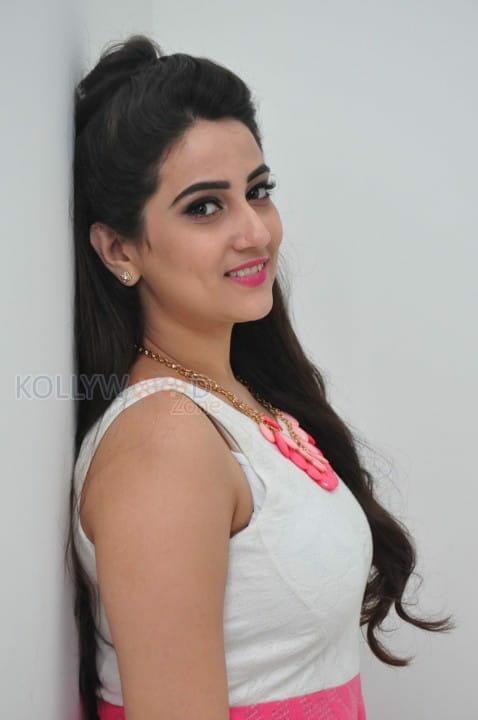 Actress Manjusha Photoshoot Pictures 12 (84801) | Kollywood Zone