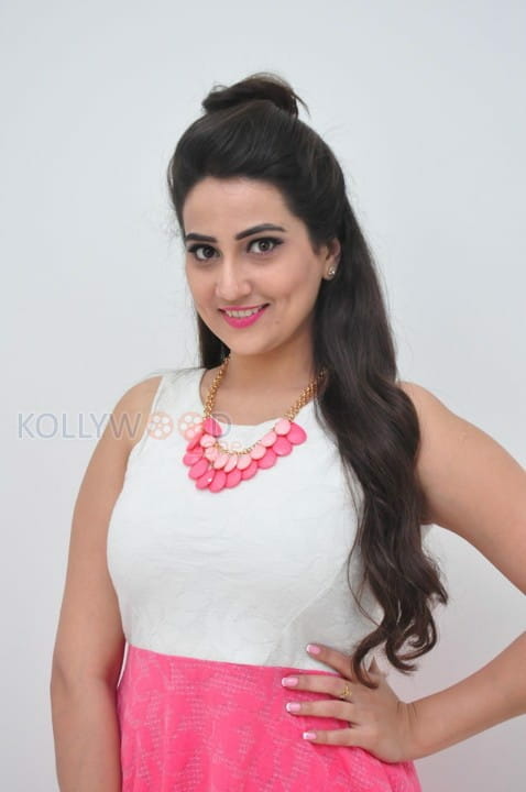 Actress Manjusha Photoshoot Pictures 27 (84816) | Kollywood Zone