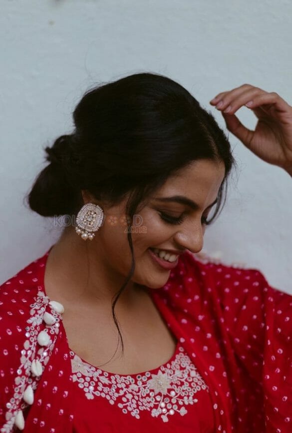 Actress Nikhila Vimal In A Red Silk Printed Cape And Skirt Photos 01 ...