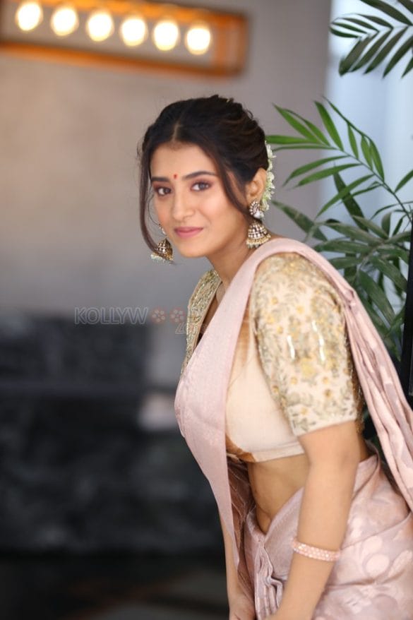 Actress Rashi Singh At Raj Tharun New Movie Launch Photos 24 (302594 ...