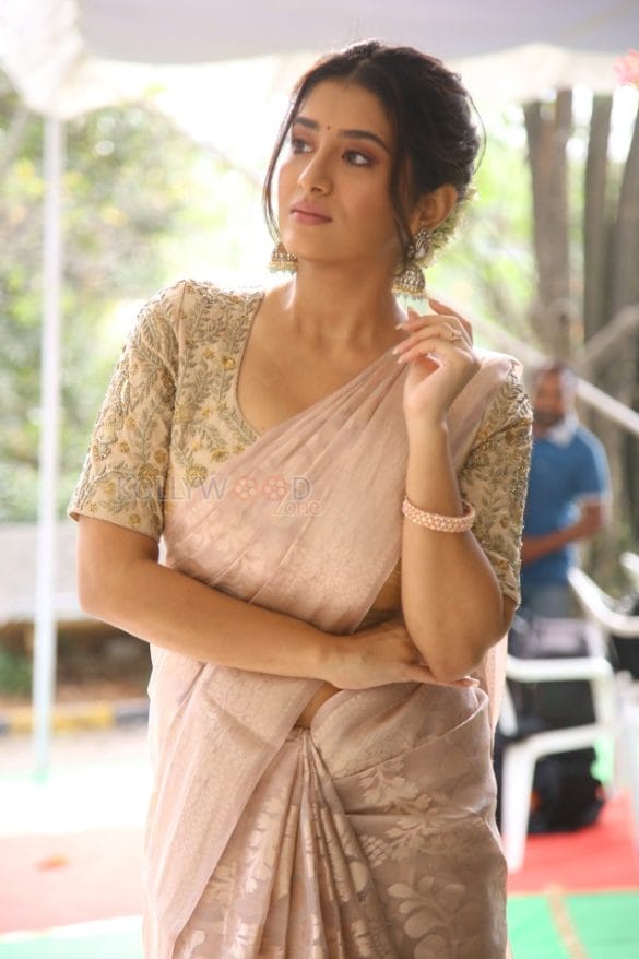 Actress Rashi Singh At Raj Tharun New Movie Launch Photos 61 (302563 ...