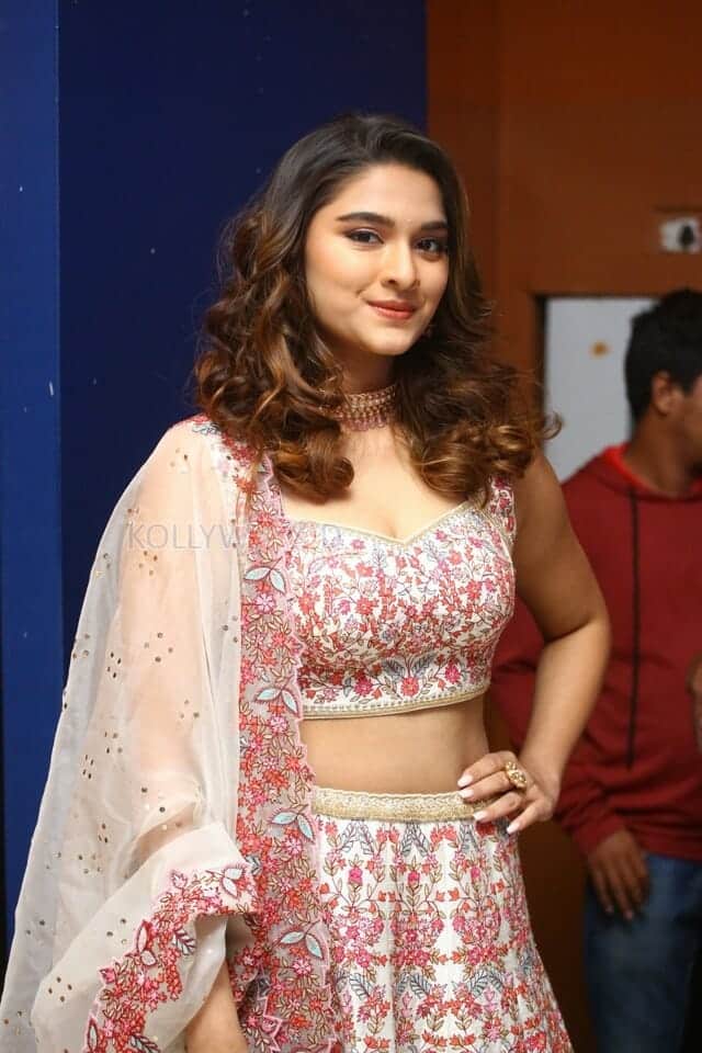 Actress Saiee Manjrekar At Ghani Movie Trailer Launch Photos 22 (181753 ...