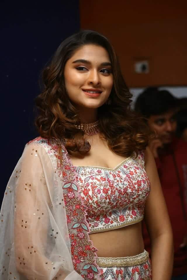 Actress Saiee Manjrekar At Ghani Movie Trailer Launch Photos 23 (181754 ...