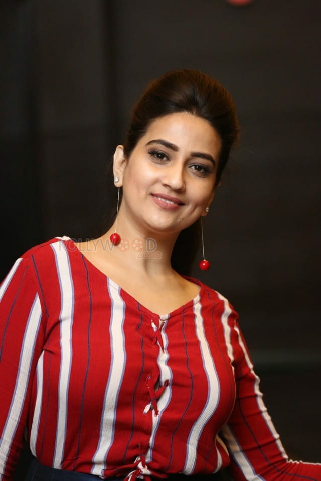Anchor Manjusha At Majili Success Celebrations Photos 04 (85259 ...