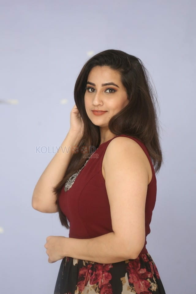 Anchor Manjusha At Malli Malli Chusa Trailer Launch Photos 12 (85299 ...