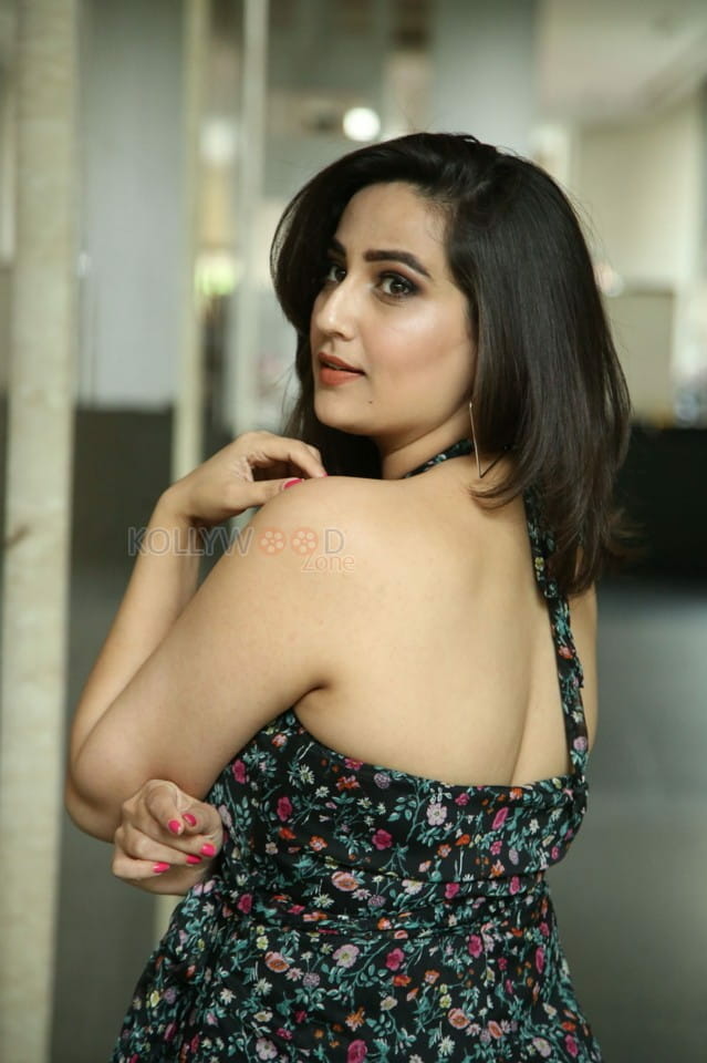 Anchor Manjusha At Saaho Movie Press Meet Photos 28 (85555) | Kollywood Zone