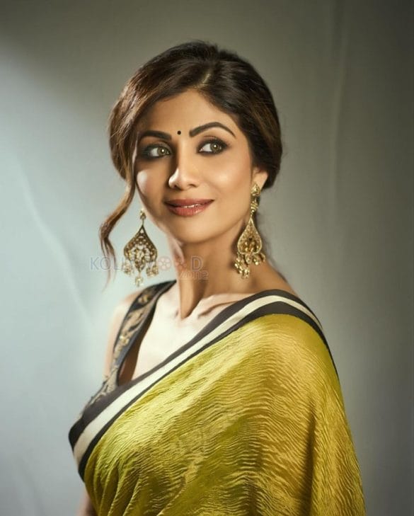 Bollywood Actress Shilpa Shetty In Mustard Saree Photoshoot Pictures 04 ...