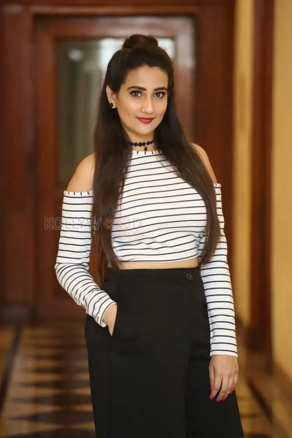 Darsakudu Heroine Manjusha Pictures 21 (85898) | Kollywood Zone