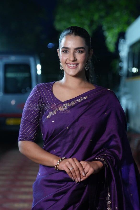 Double ISmart Heroine Kavya Thapar In A Traditional Blue Silk Saree ...