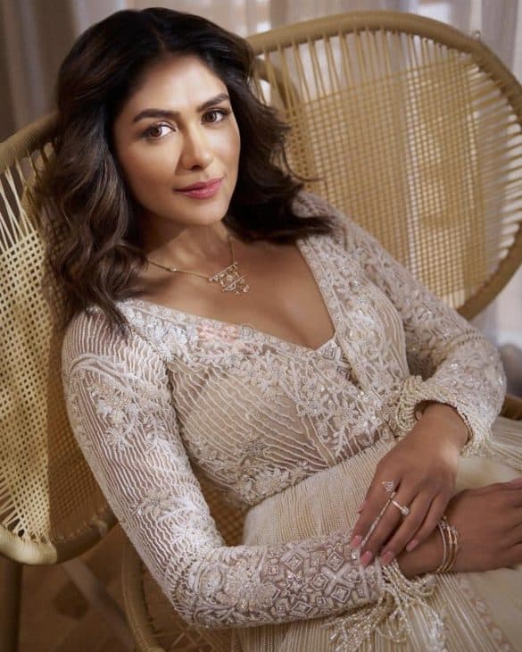 Pooja Meri Jaan Actress Mrunal Thakur Stills 03 (329283) | Kollywood Zone